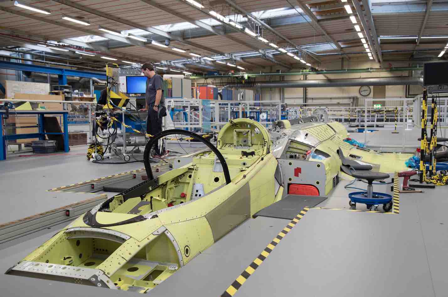 VÍDEO: Saab JAS 39E Gripen E – da montagem final ao caça a jato ...